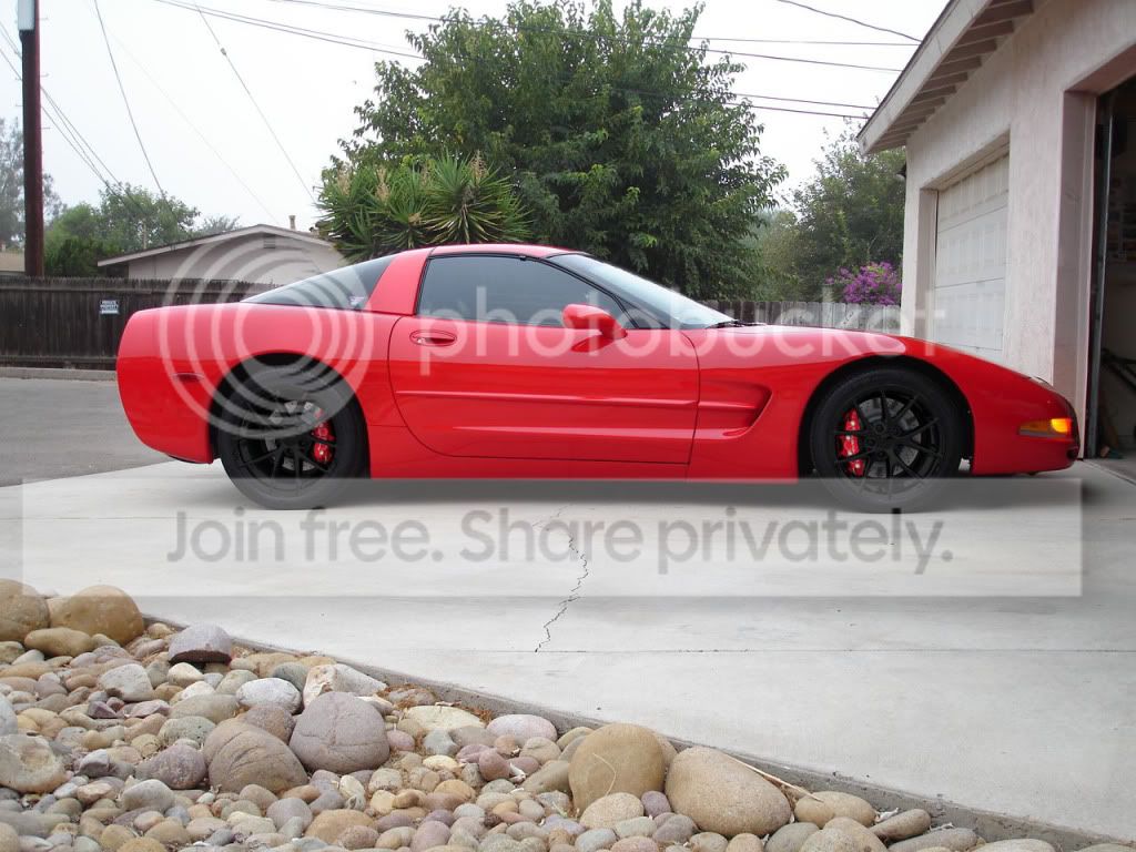 Anyone have pics of a Torch Red C5 with black 09 Z06 spiders ...