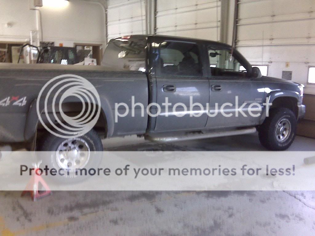 Pic of Leveling kit vs Stock | Chevy and GMC Duramax Diesel Forum